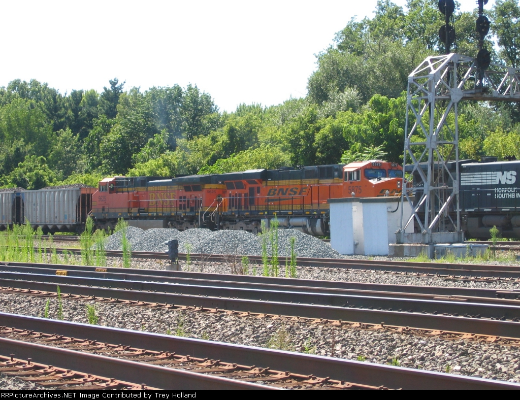 BNSF 5875